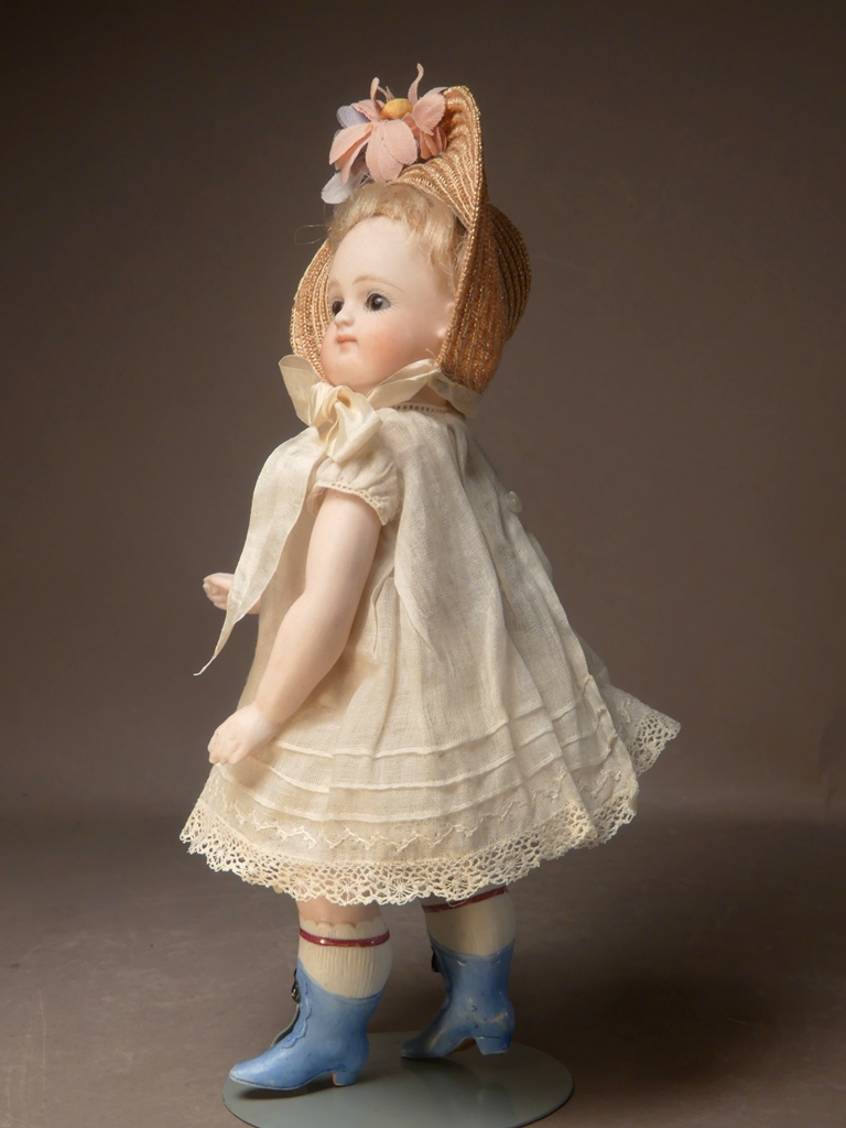 R obust Early Kestner All Bisque